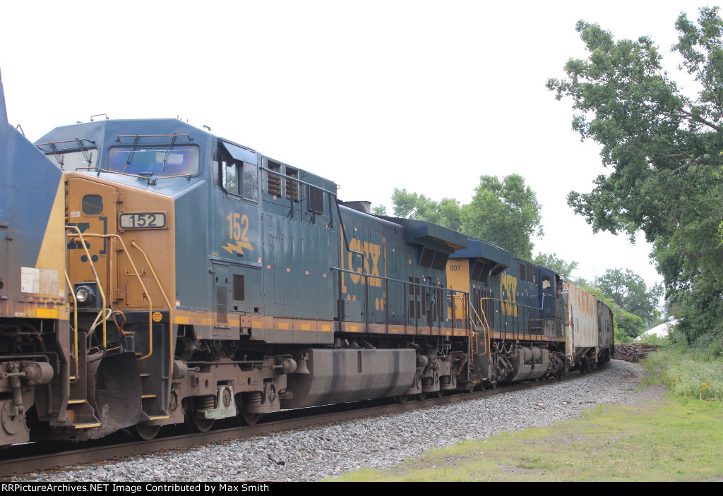CSXT 152 on CSX Q620-10